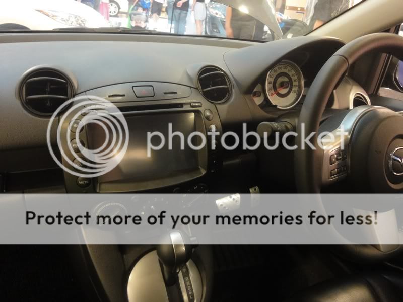 Mazda car show : Mazda 2 with GPS, sport rims